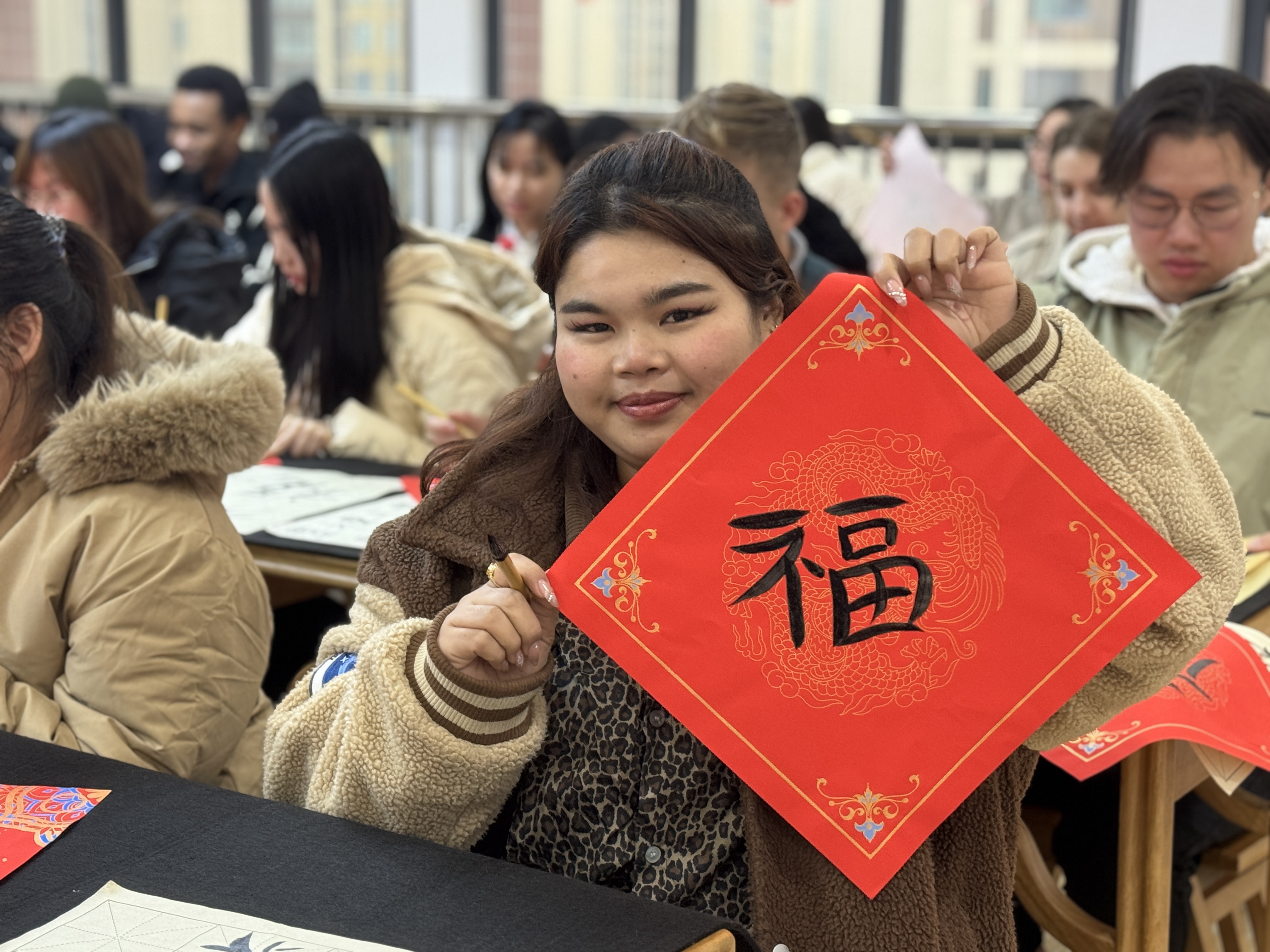 国际教育学院举办“翰墨迎新年”留学生书法文化体验活动-国际教育学院